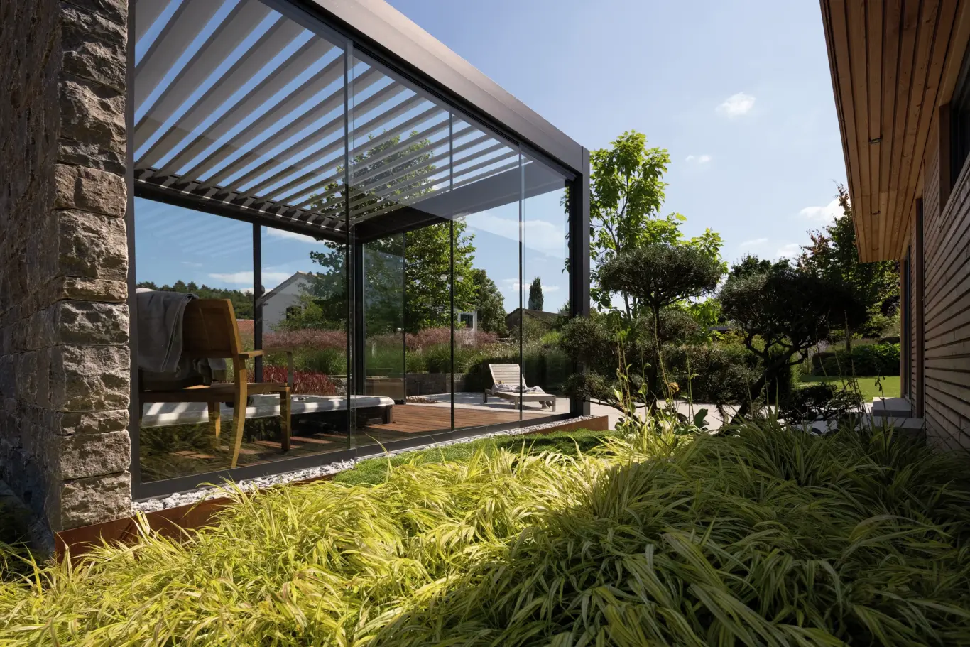 Patio roof with movable slats