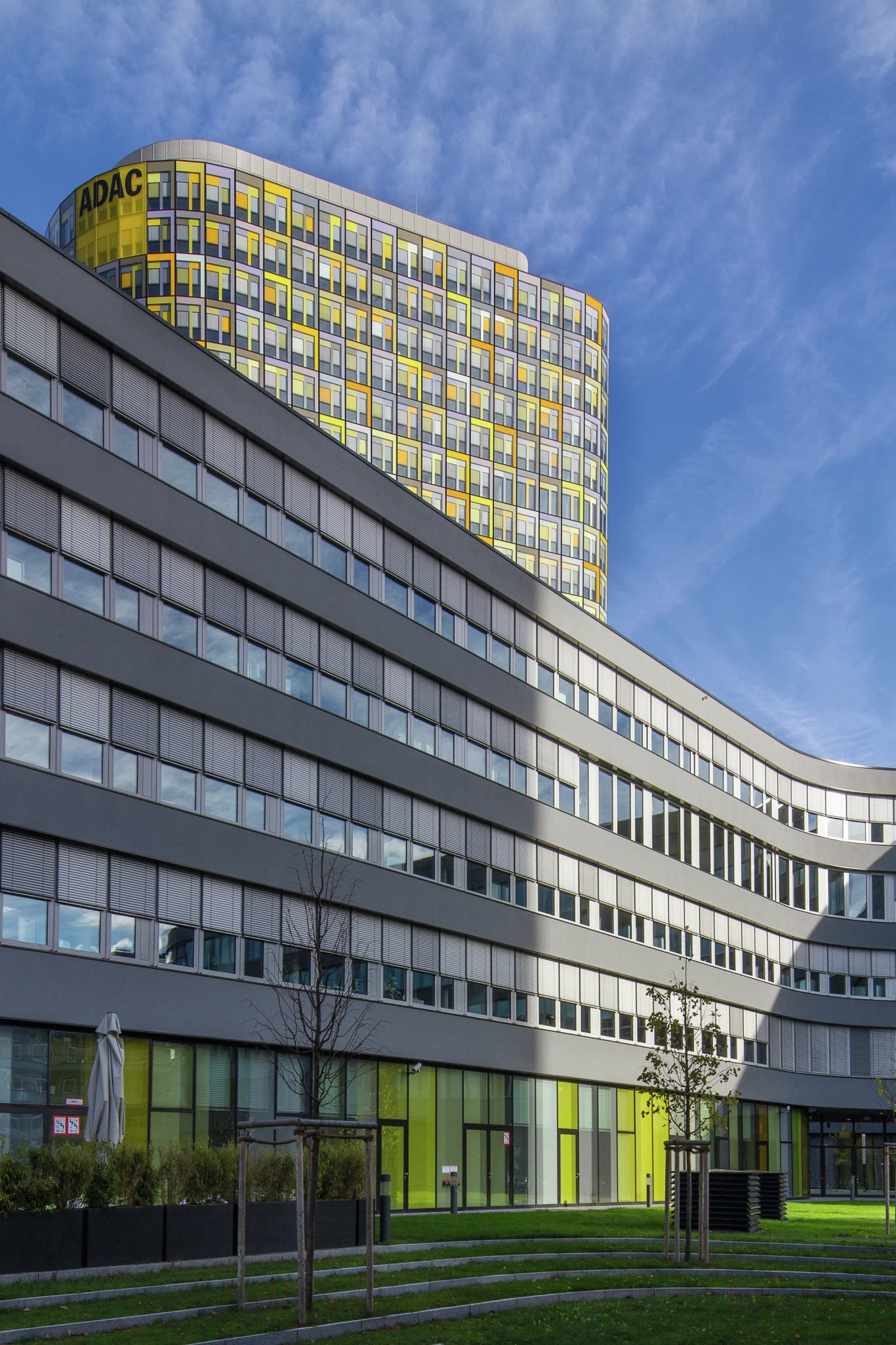 ADAC Headquarters in Munich with WAREMA sun shading system.