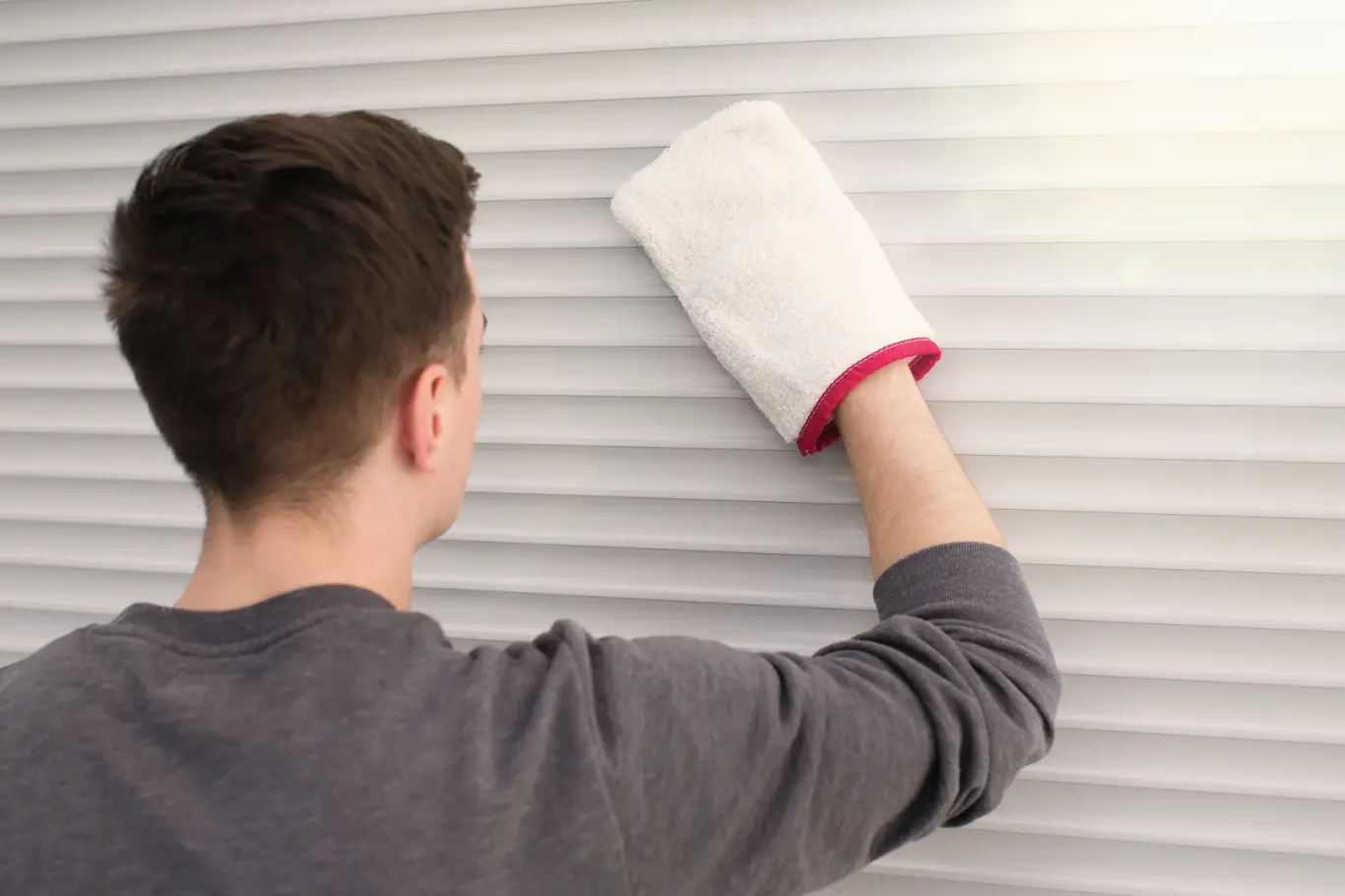 Cleaning roller shutters – Tips for correct care | WAREMA